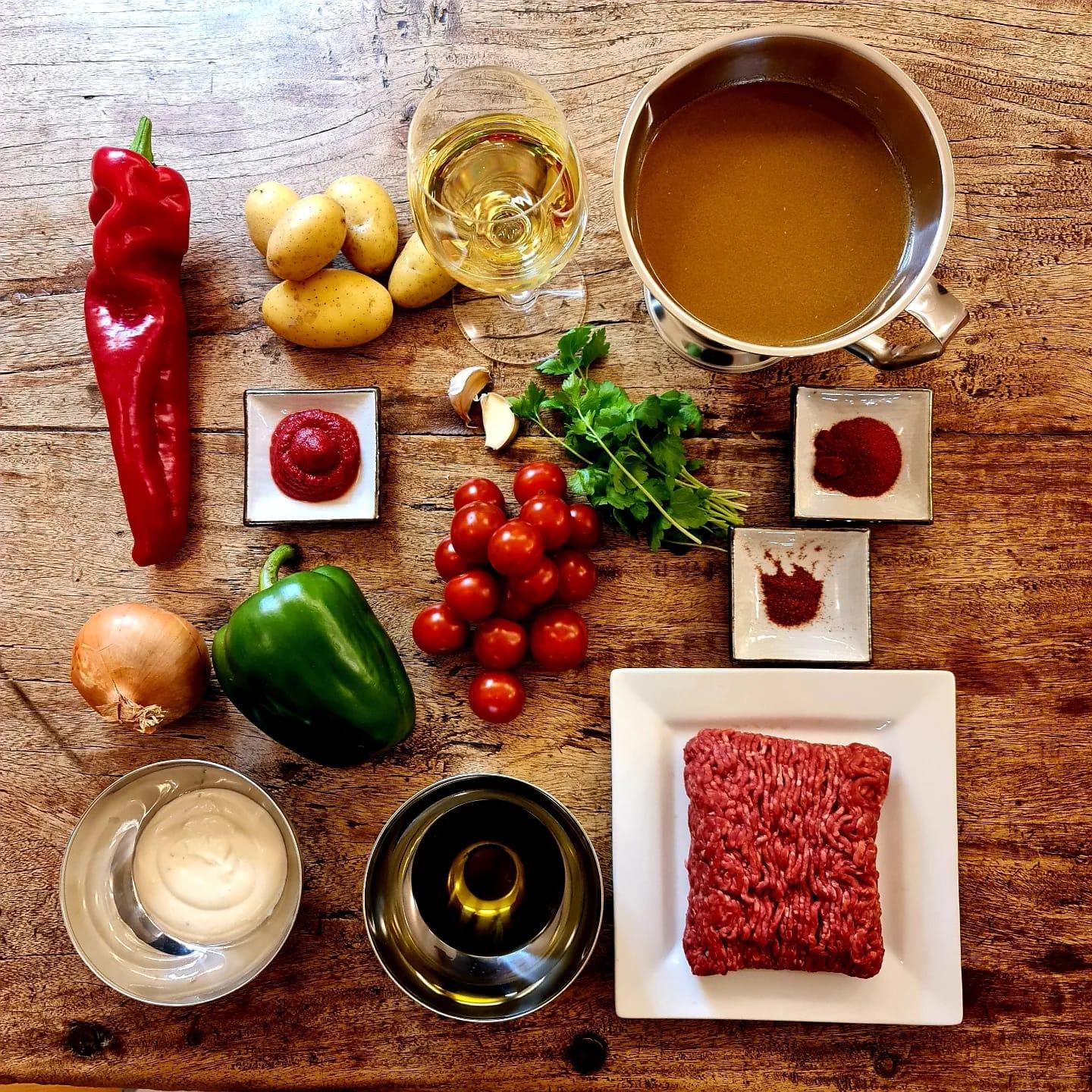 Näin valmistuu Harri Syrjäsen gulassikeitto | Makuja | MTV Uutiset