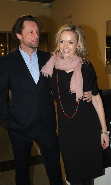 Antti Reini ja Anu Sinisalo umpirakastuneina Vares-ensi-illassa ...