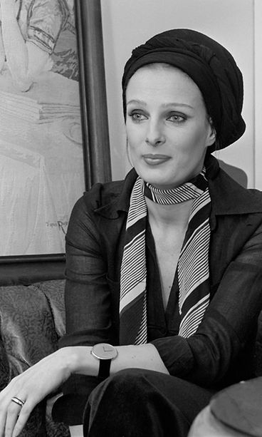 Maria Melin (1948–2013) muistetaan Linnan juhlien kaunottarena ...