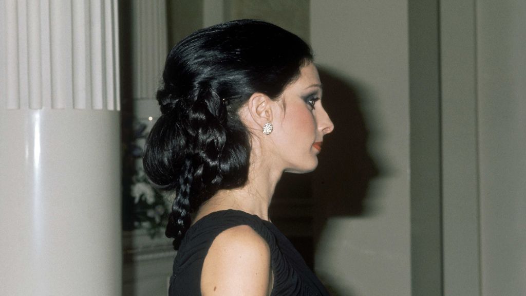 Maria Melin (1948–2013) muistetaan Linnan juhlien kaunottarena ...