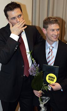 Sarasvuolla synttärit suhdekohun keskellä - katso kuvat vuosien ...