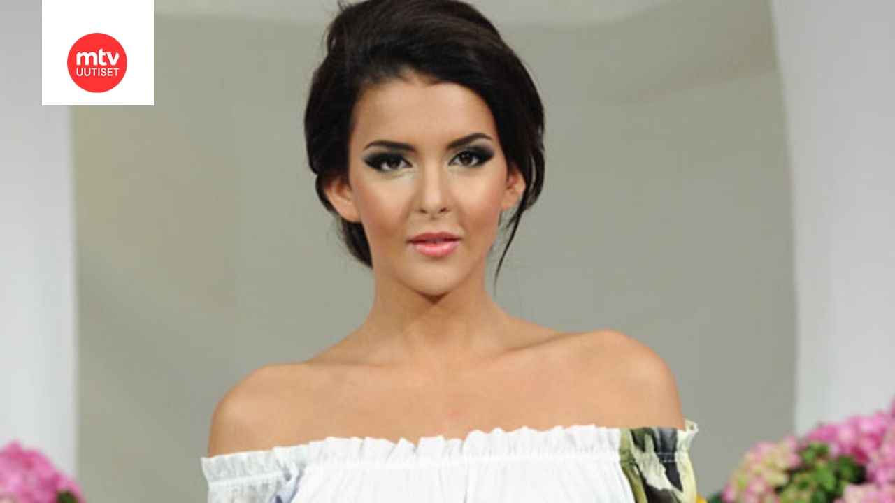 Miss Suomi Sara Chafak säteilee Jukka Rintalan luomuksissa – katso ...