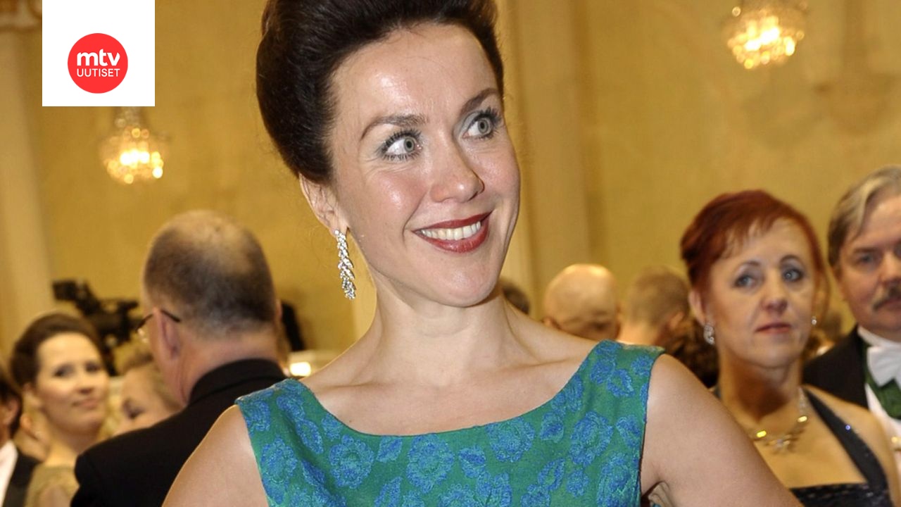 Lisa Sounio lumosi iltapukunsa rohkealla symboliikalla – katso kuvat ...