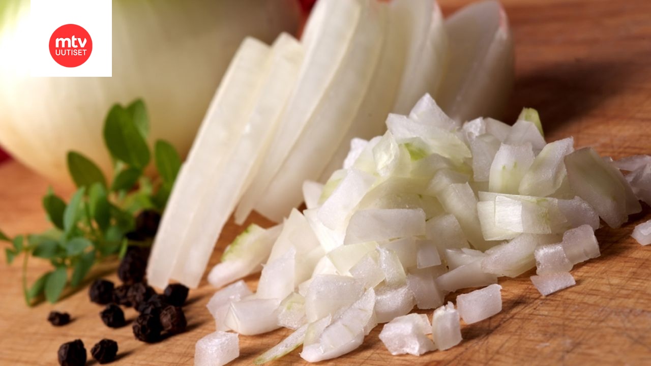 Pilko sipuli itkemättä! Näillä vinkeillä onnistut | Makuja | MTV Uutiset