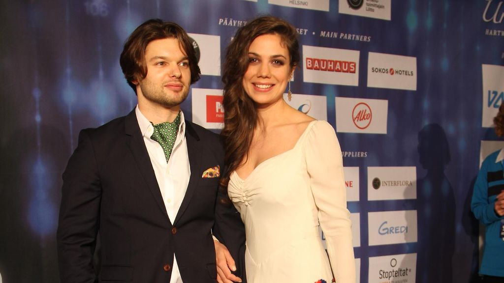 KUVAT: Upea pari! Manuela Bosco sädehti näyttelijämiehensä rinnalla ...