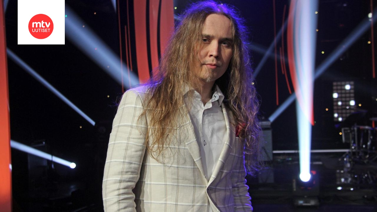Video: Jarkko Ahola lauloi onnittelut tuoreille ylioppilaille ...