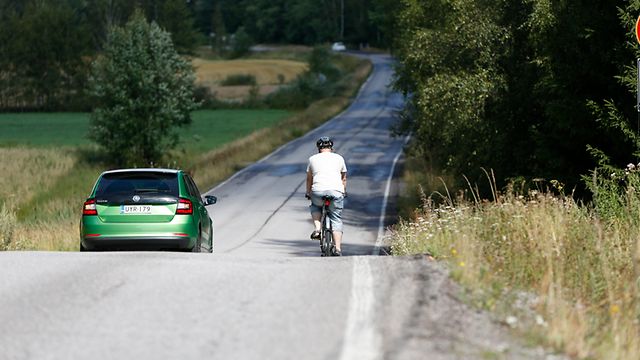 Liikenneturva muistuttaa: Pyöräilijän saa ohittaa vain, kun se on ... Liikenneturva muistuttaa: Pyöräilijän saa ohittaa vain, kun se on ...