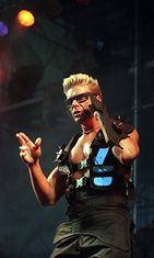 Kuvat: Mr. Finlandista kauhukomedian tähdeksi – näin Henry Saari on ...