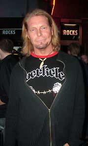 Kuvat: Mr. Finlandista kauhukomedian tähdeksi – näin Henry Saari on ...