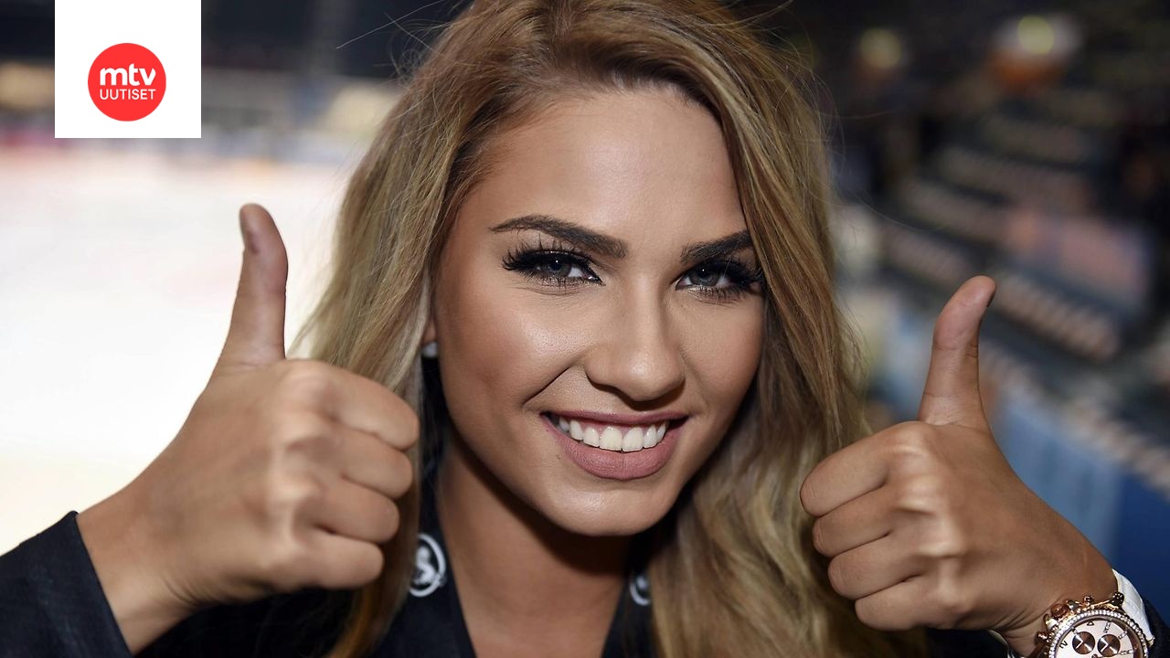 Kuuma kesäkuva! Ex-missi Rosa-Maria Ryyti nojailee paidattoman ...