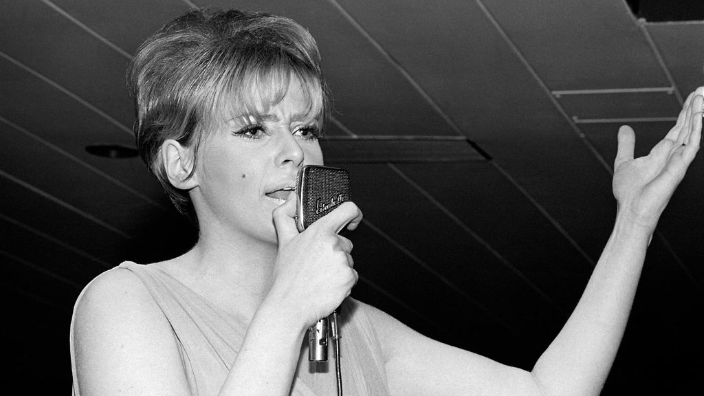 Kuvat: Marion Rung täytti 70 vuotta – näin laulajakonkari on muuttunut ...