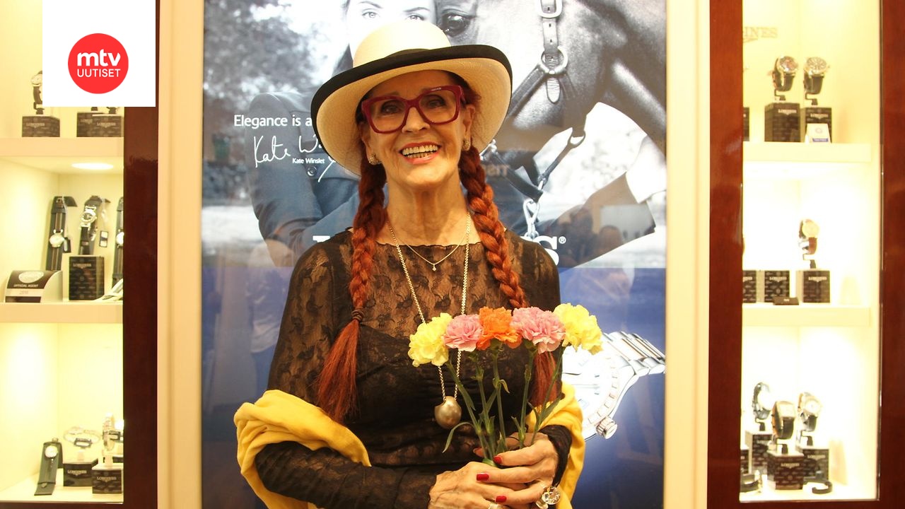 Aira Samulin ei kaipaa parisuhdetta: ”Minulla on robotti sängyssä ...