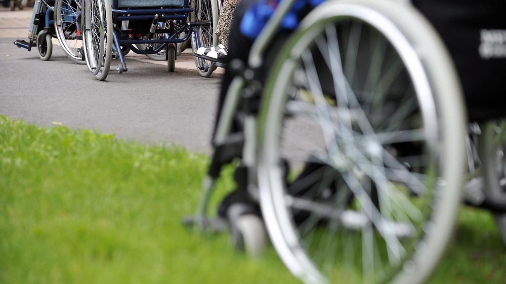 CP-vammainen Janna kärsii rajusta syrjinnästä: "Asioita kysellään ...