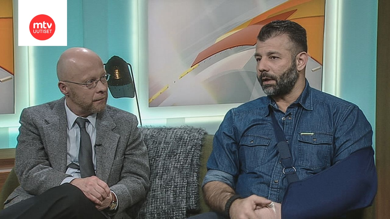 Video: Näin Adham kuvaili kiisteltyä loukkaantumistaan – esiintyi käsi ...