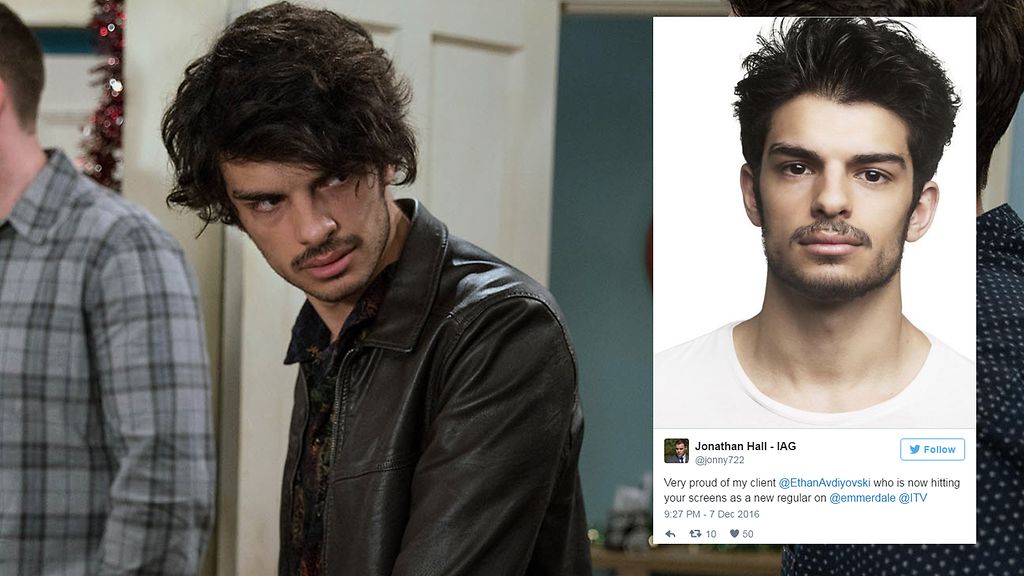 Vartalo kuin veistos! Näin erinäköinen Emmerdale-tähti on ruudun ...