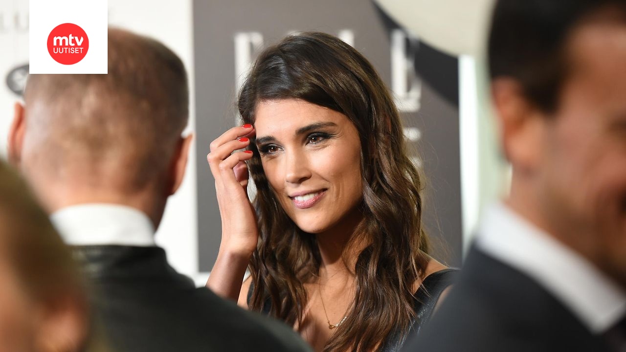 Mitkä sääret! Maryam Razavi ja Sabina Särkkä keimailevat hulppean ...