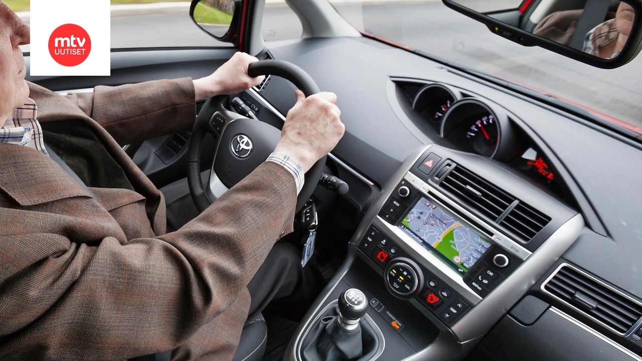 90 -vuotias ajoi vaarallisesti, eikä osannut vastata poliisin ...