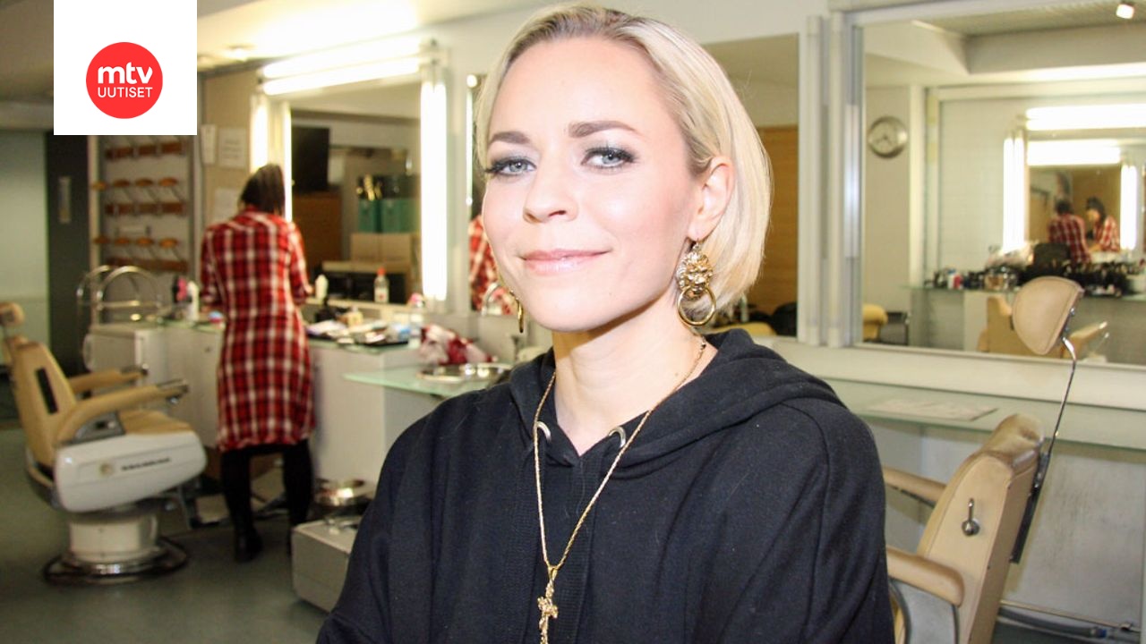 Muusikko Paula Vesala täyttää 39 vuotta – poseeraa suloisessa kuvassa ...