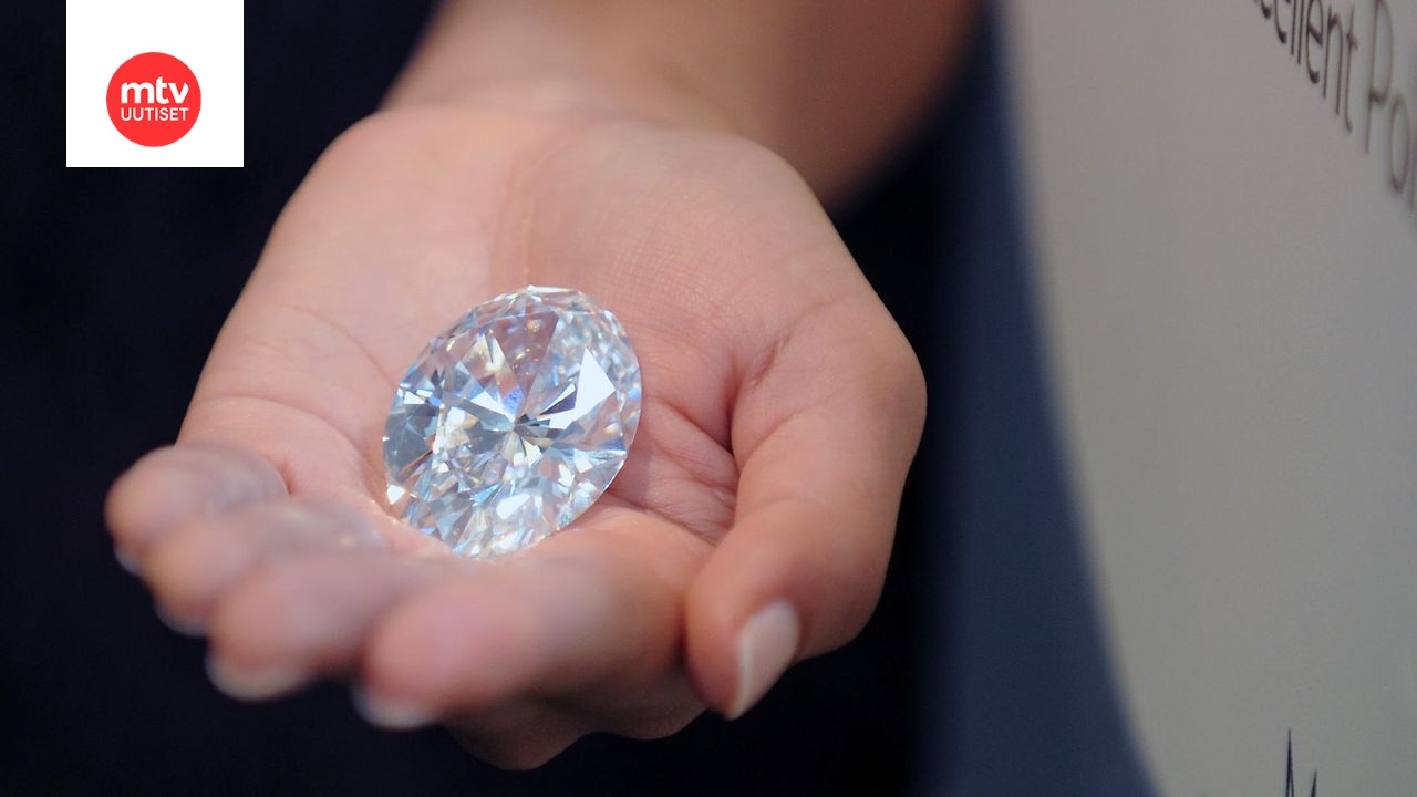 Ennätyssuuri timantti huutokaupataan Sveitsissä – arvon odotetaan ...