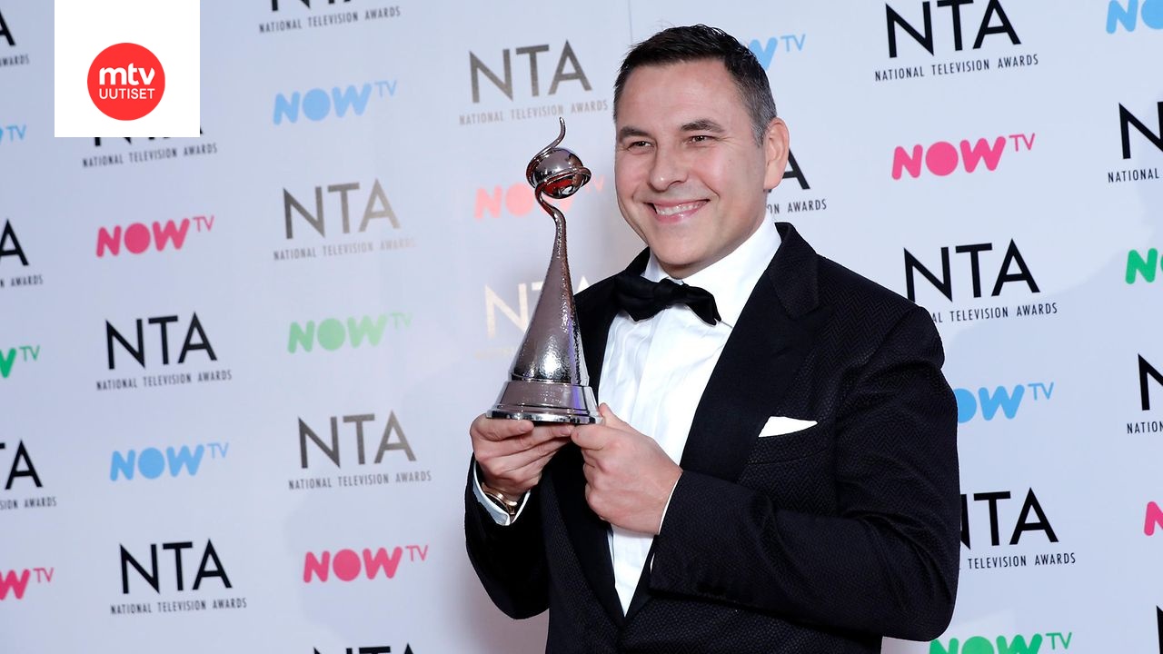 Pikku Britannia -tähti iski silmänsä yli 25 vuotta nuorempaan ...