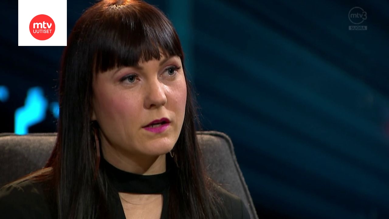 Melkoinen taidonnäyte! Mira Luoti julkaisi kuvan joulujumpastaan ...