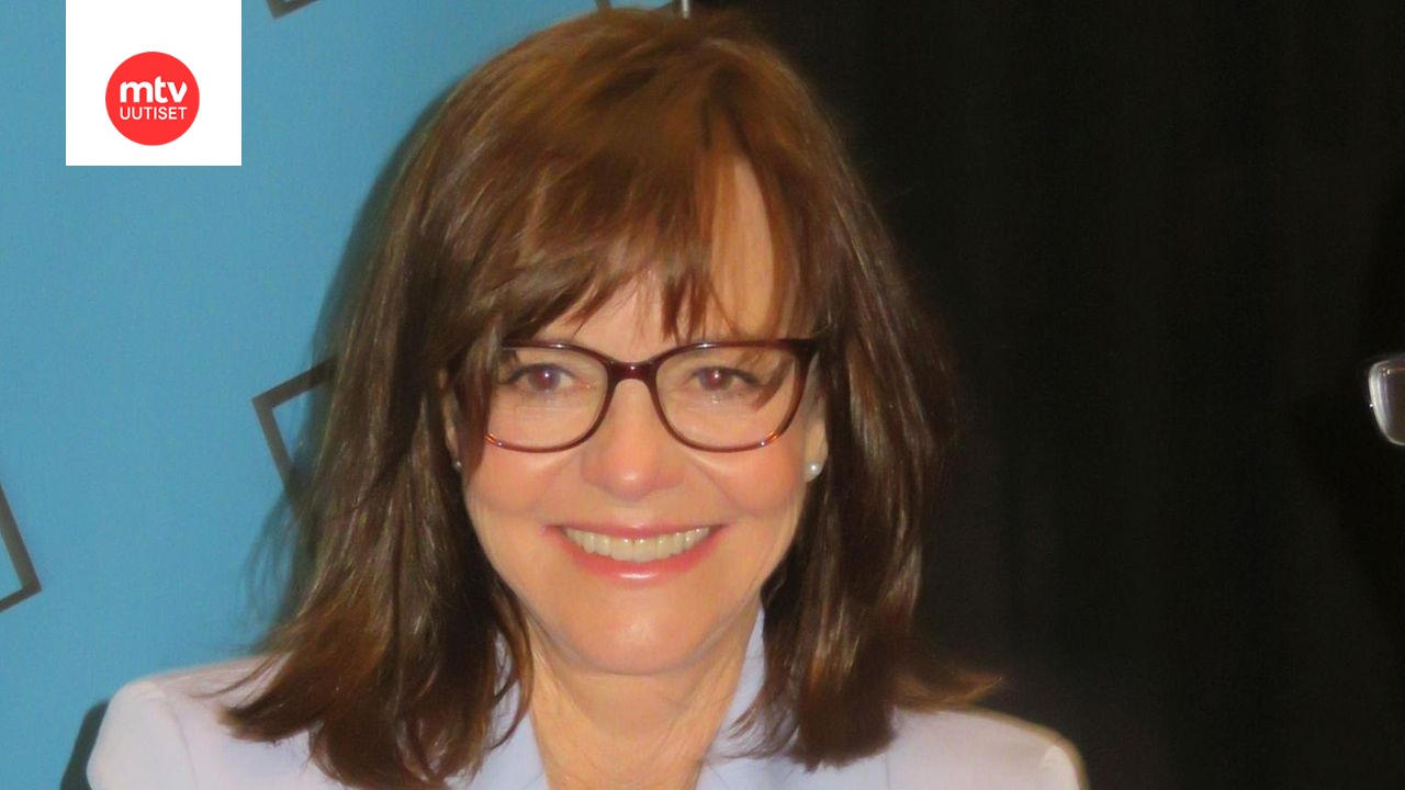 Näyttelijä Sally Field avautuu uutuuskirjassa rankasta lapsuudestaan ...