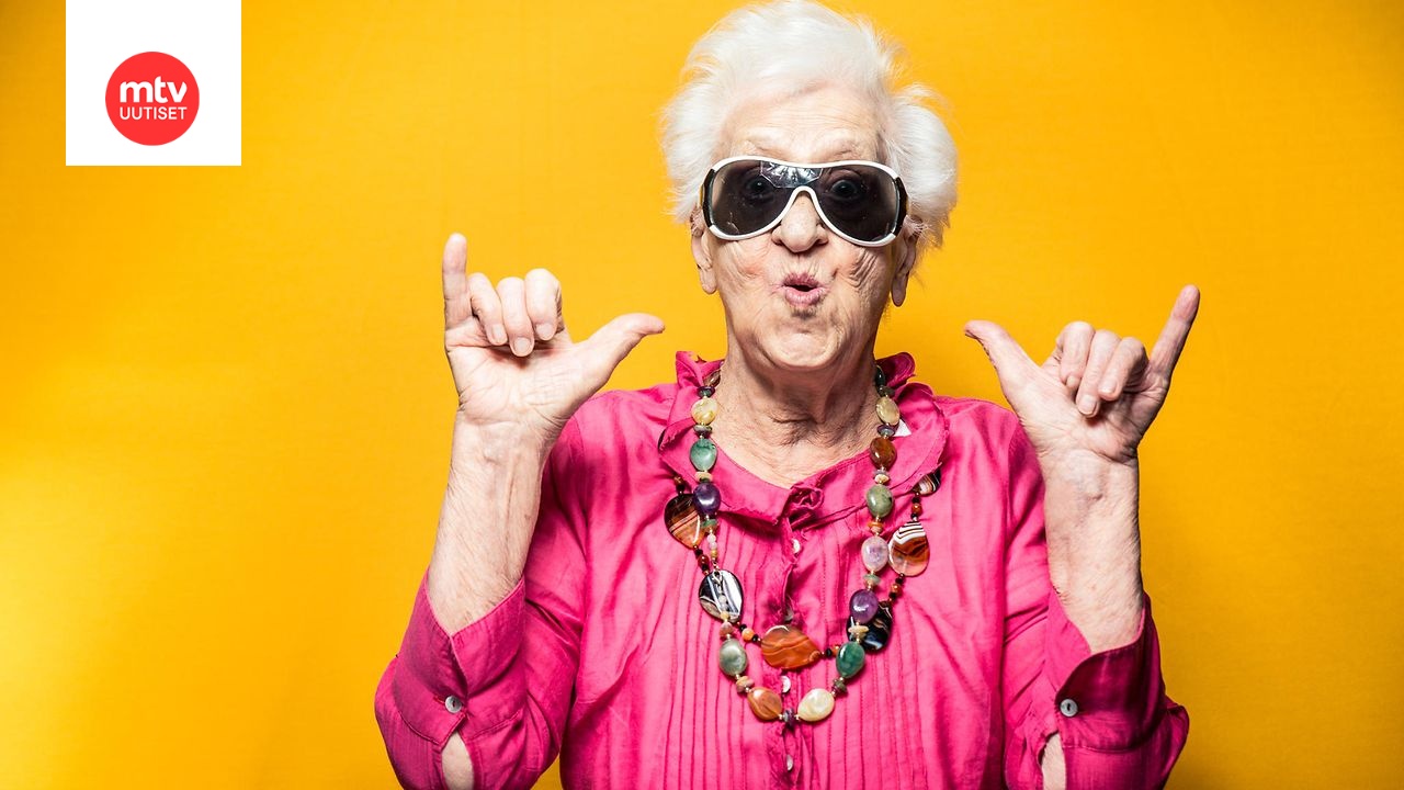 Kotikaranteenin helppo aamujumppa ikäihmisille ja etätyöläisille ...