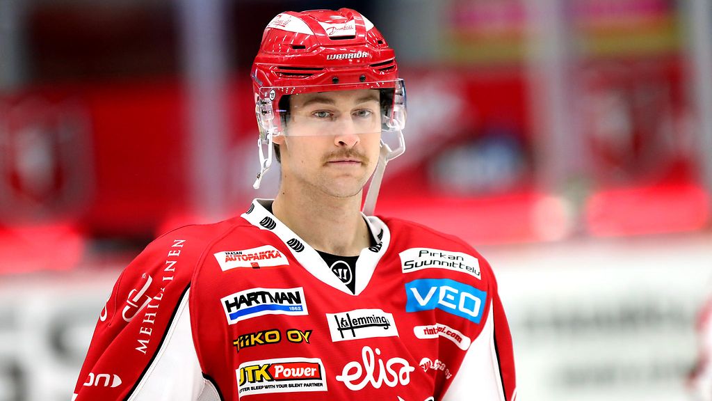 Ulosajo! Sport-puolustaja taklasi itsensä suihkuun – Lukon superlupaus ...