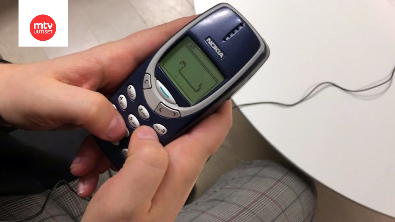 Miten sujuu matopelin pelaaminen nykysormilta? Kokeilimme Nokia 3310:n ...