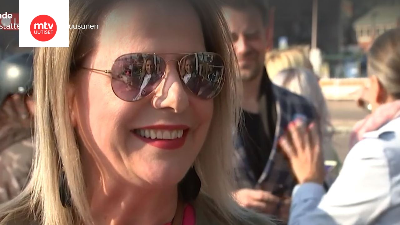 Kohukirjallaan skandaalin aiheuttanut Susan Ruusunen palasi ...