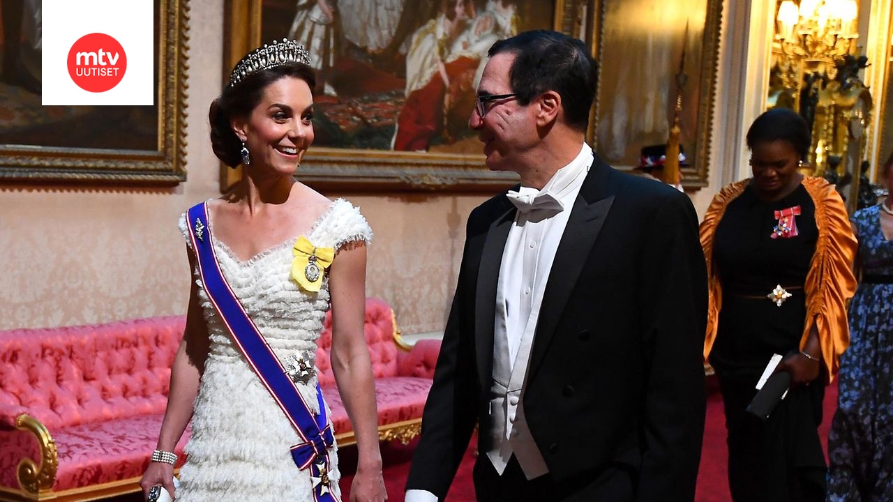 Herttuatar Catherine edusti sädehtivänä juhlaillallisella – asussa ...