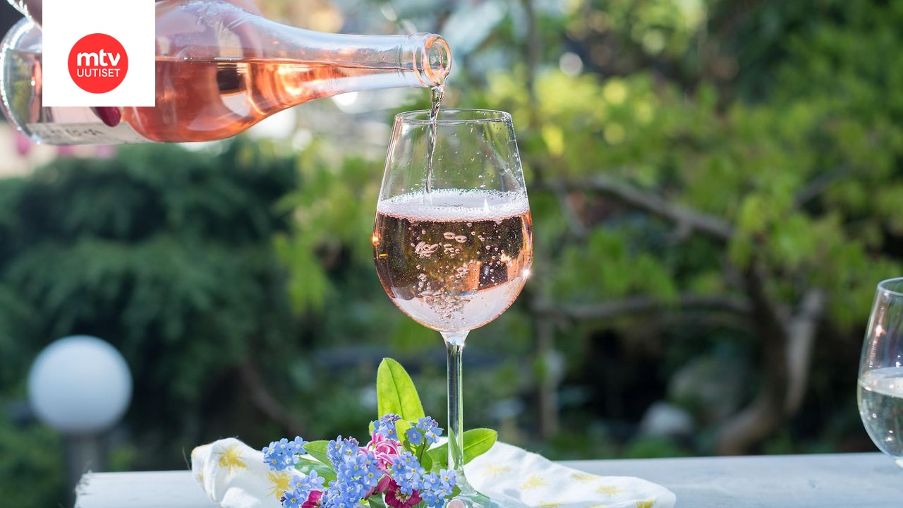 Suomalaisten uusi hittituote Alkossa: Myynti kasvaa juhannuksena 60 ...