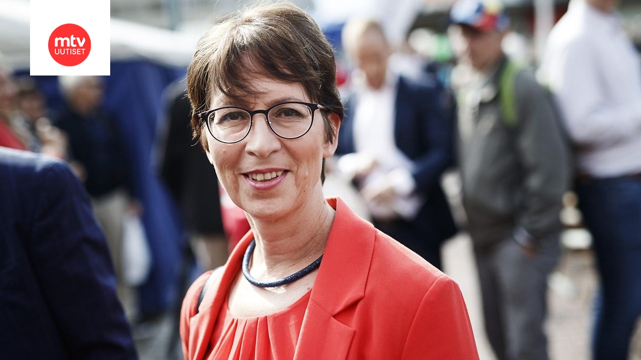 Hulvaton video: Sari Essayah sai kristillisten puoluekokousväen ...