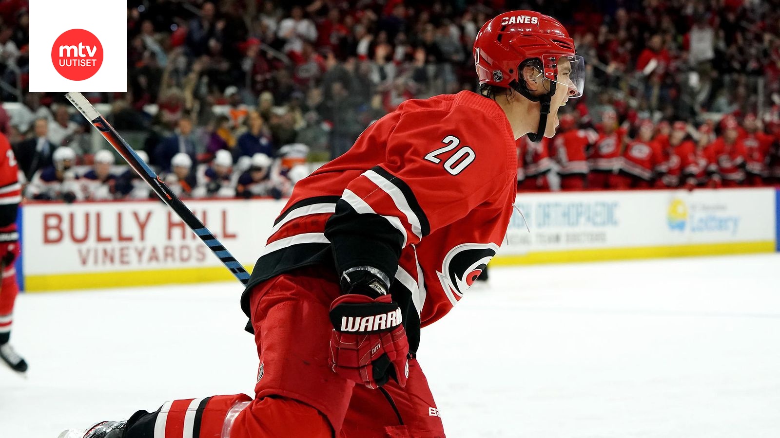 Sebastian Aho jatkoi hurjaa virettään äitinsä valvovan silmän alla ... Sebastian Aho jatkoi hurjaa virettään äitinsä valvovan silmän alla ...