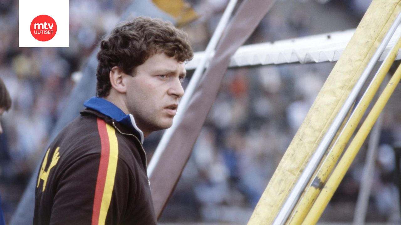 Itäsaksalainen Uwe Hohn heitti vuonna 1984 keihäänheiton epävirallisen ...