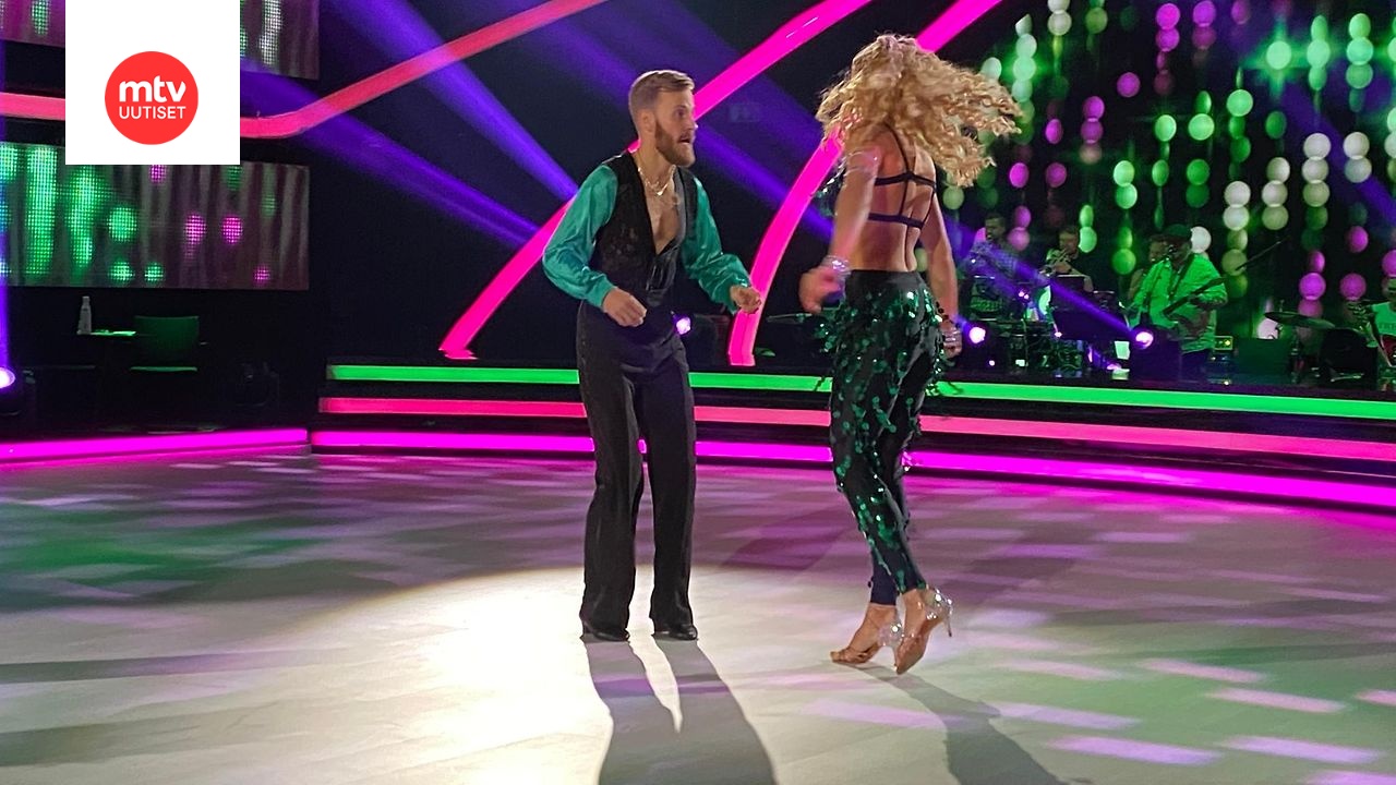 Jare Brand sai TTK-yleisössä istuvan äitinsä kyyneliin: "Kiitos, kun ...