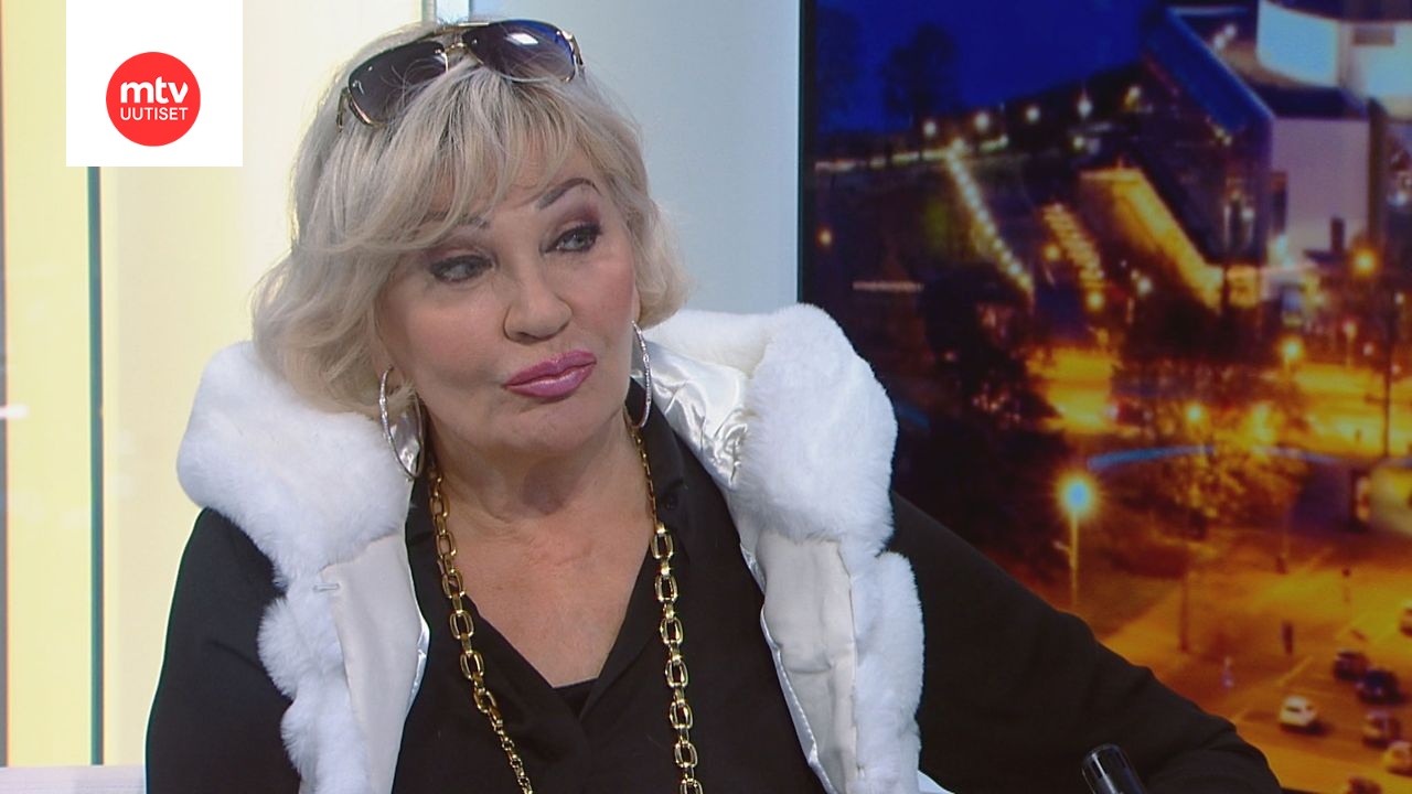 Hannele Lauri esitteli somessa uuden karvaturrinsa Olgan, sekä koiran ...