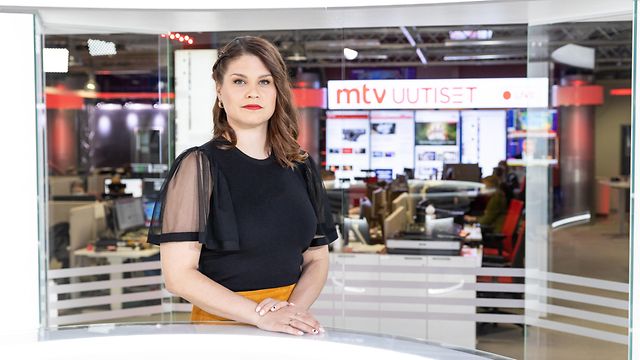 Veikko kyhäsi uskomattoman halkotalon vastavetona lehtijutulle ...