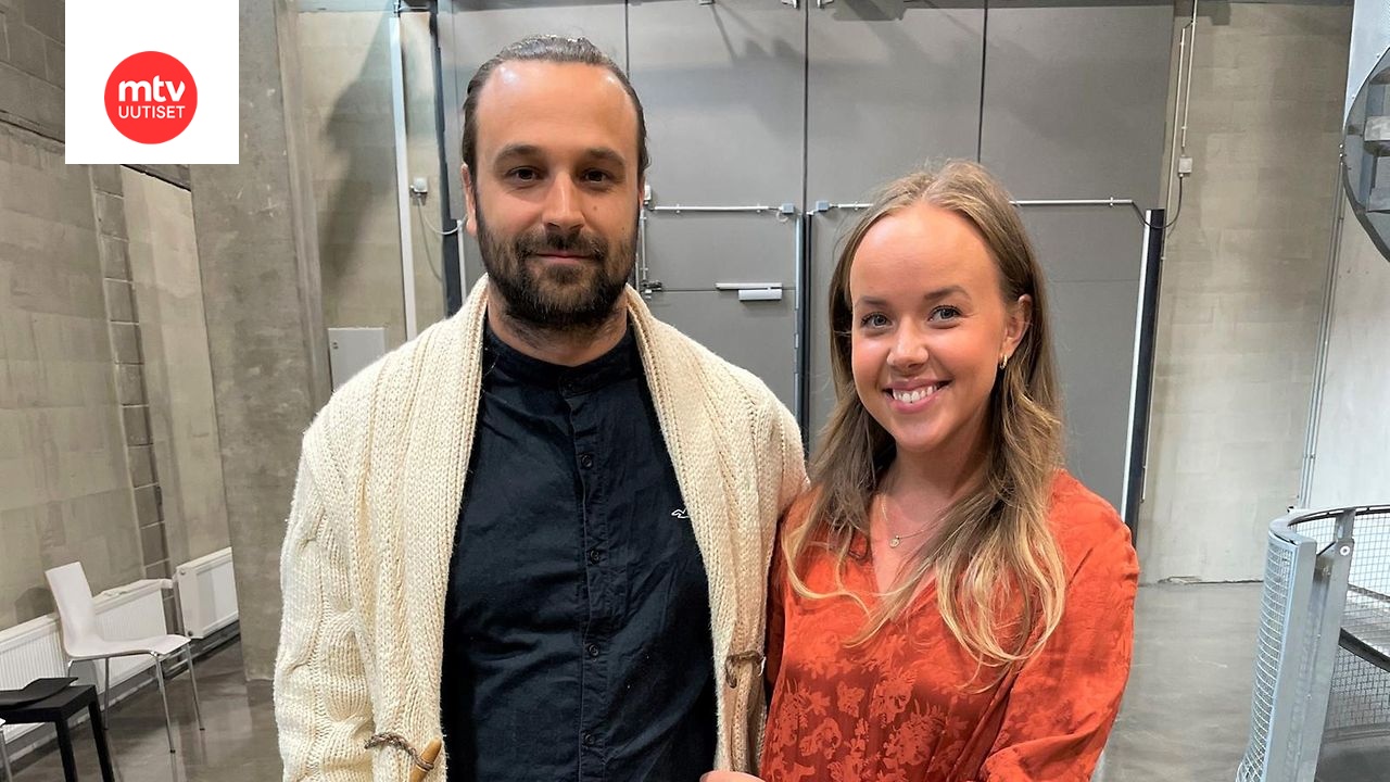 Sara ja Mikko Parikka romanttisessa yhteiskuvassa – rakastavaiset juhlistavat pian tärkeää ...