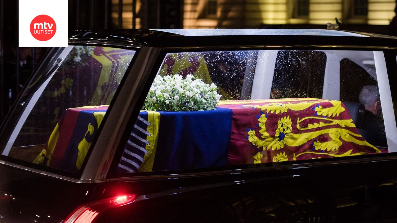 Kuningatar Elisabetin arkku siirretään Westminster Halliin - MTVuutiset.fi
