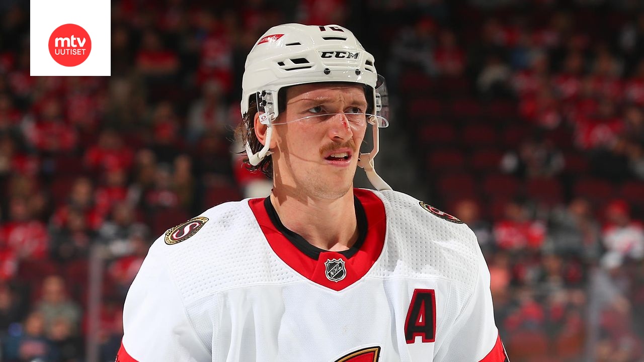 Thomas Chabot huitaisi Ottawa-joukkuekaveri Travis Hamonicia kasvoihin ...