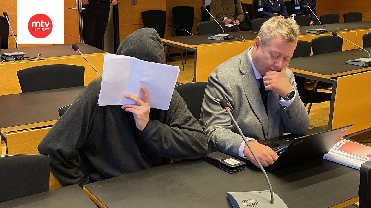 MTV oikeudessa: Sarjasaalistaja Mika Moring saapui oikeuteen hupun alle ...