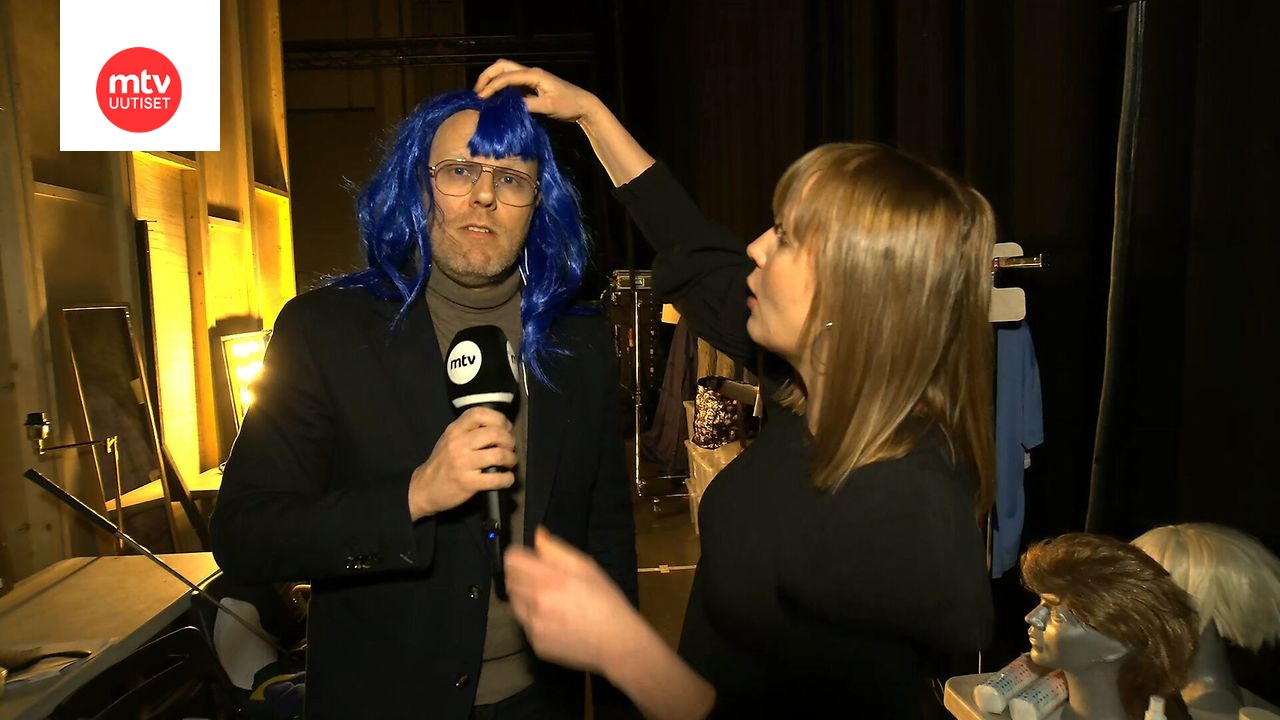 Aki Linnanahde vieraili Putous-kulisseissa – loi oman sketsihahmonsa Niina Lahtisen avustuksella ...