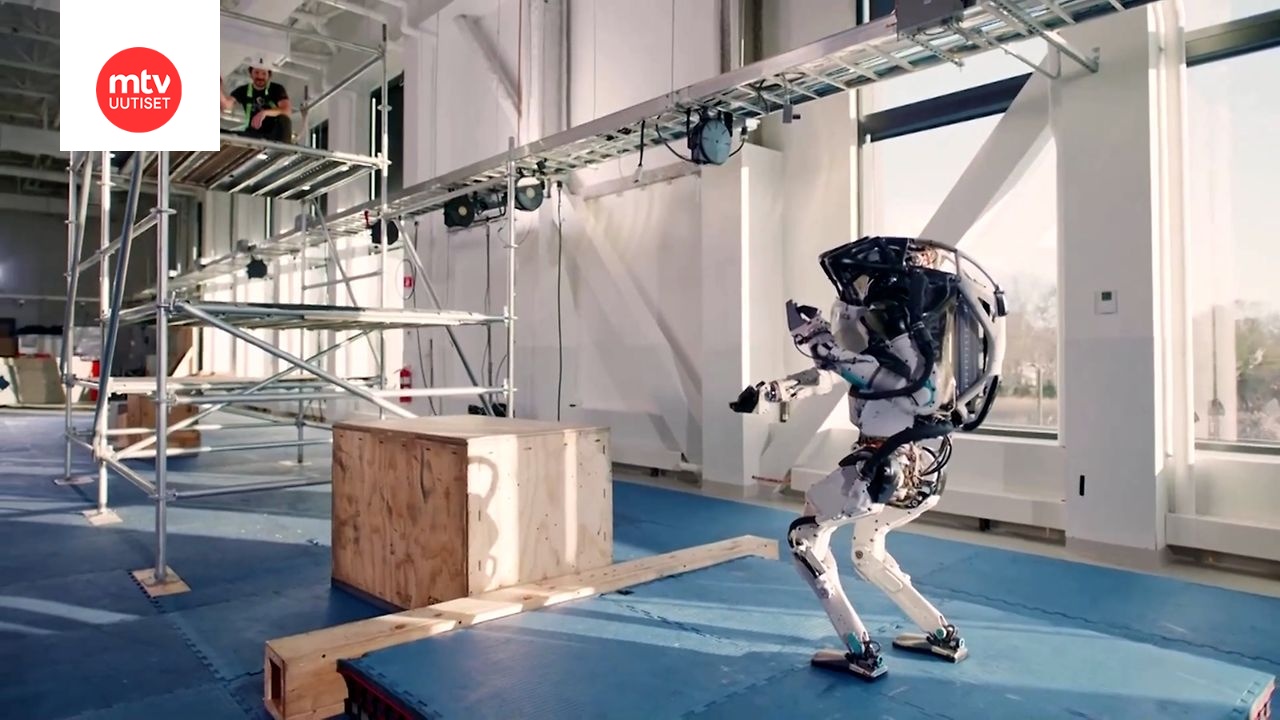 Humanoidirobotti Atlas heittää voltin, tanssii ja toimii ...