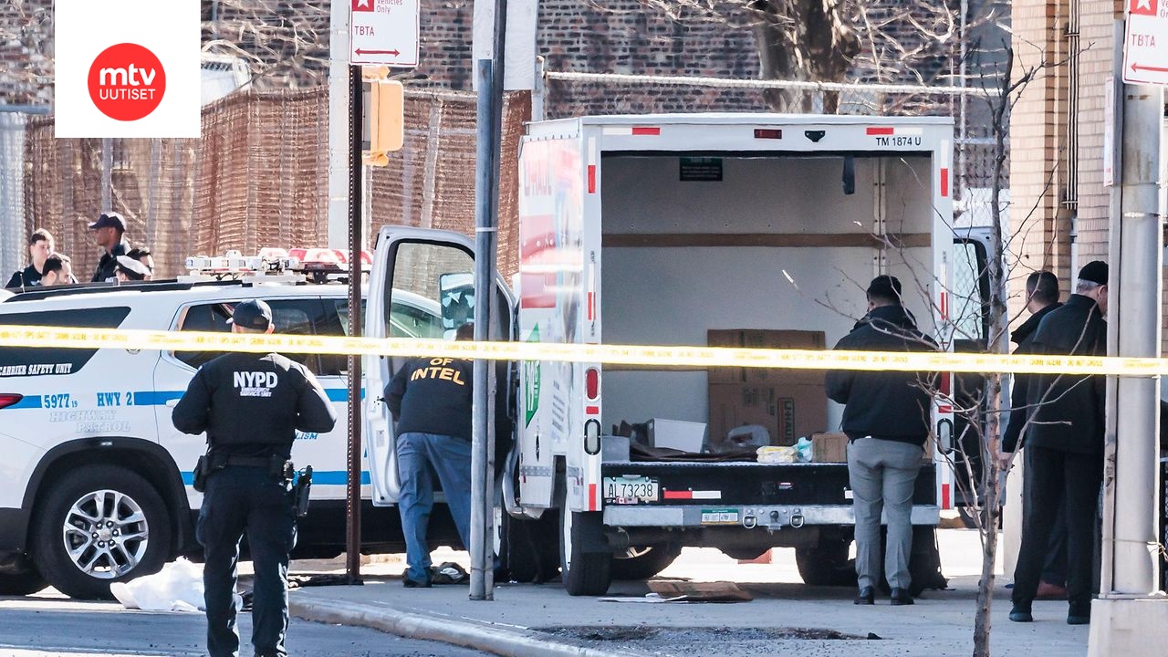 New Yorkissa pakettiauton kuljettaja ajoi jalankulkijoiden päälle ...