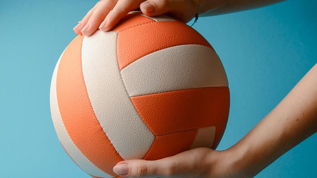 Kayla Simmons: Isot rinnat tekivät urheilusta vaikeaa, halusin ...