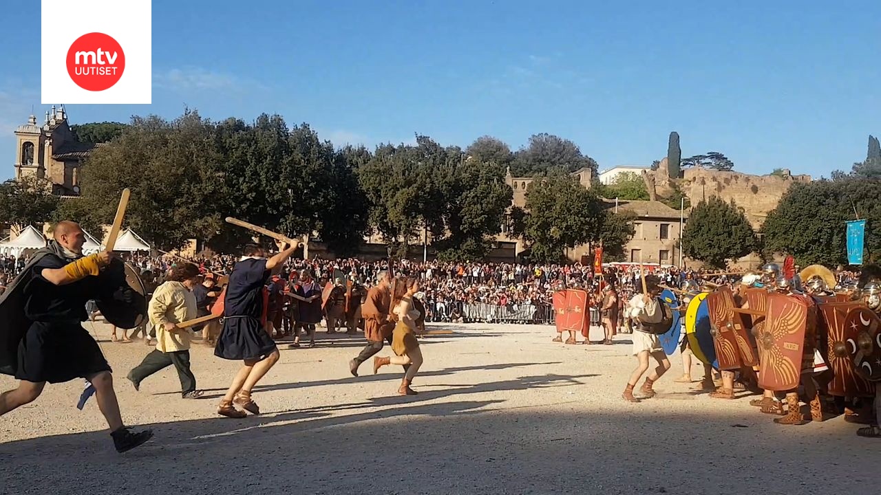 Barbaarit ottivat mittaa legioonalaisista Roomassa keskellä kirkasta ...