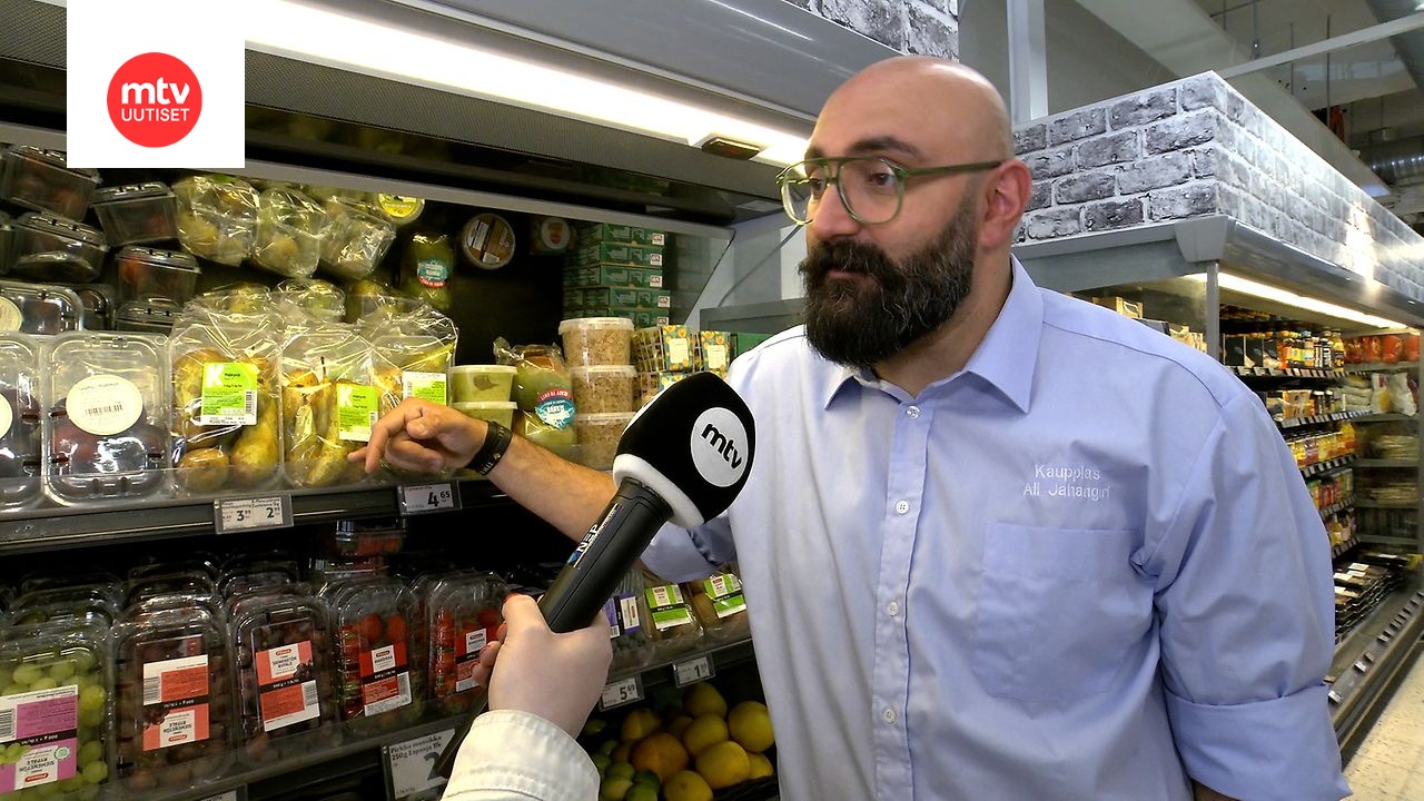 Stand up -koomikko Ali Jahangiri aloitti K-kauppiaana Kampissa – näin ...