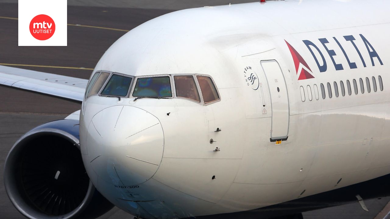 Mehiläisparvi esti lentokonetta lähtemästä ja lento viivästyi liki ...