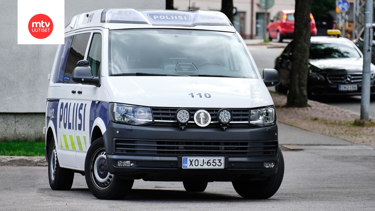 Poliisiauto sai uudet kesärenkaat elokuussa - MTVuutiset.fi